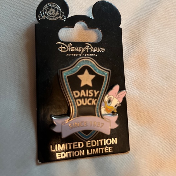 Disney | Other | Daisy Disney Pin 8th Birthday Rare Limited Edition ...